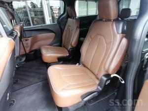 Grey Chrysler Pacifica 2019 in Valmiera, with an engine capacity of 3.60 L and mileage of 92 thousand km for 28450 €, photo 12 on AUTOMOTO.COM.LV