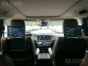 Grey Chrysler Pacifica 2019 in Valmiera, with an engine capacity of 3.60 L and mileage of 92 thousand km for 28450 €, photo 17 on AUTOMOTO.COM.LV