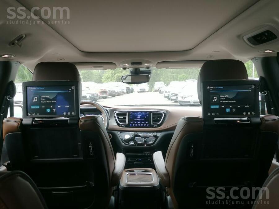 Grey Chrysler Pacifica 2019 in Valmiera, with an engine capacity of 3.60 L and mileage of 92 thousand km for 28450 €, photo 17 on AUTOMOTO.COM.LV