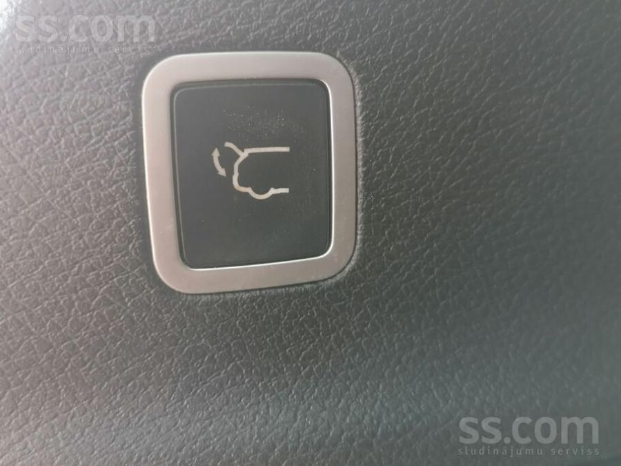 Grey Chrysler Pacifica 2019 in Valmiera, with an engine capacity of 3.60 L and mileage of 92 thousand km for 28450 €, photo 19 on AUTOMOTO.COM.LV