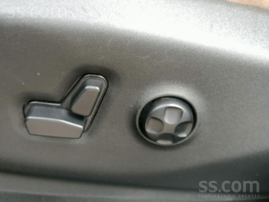 Grey Chrysler Pacifica 2019 in Valmiera, with an engine capacity of 3.60 L and mileage of 92 thousand km for 28450 €, photo 21 on AUTOMOTO.COM.LV
