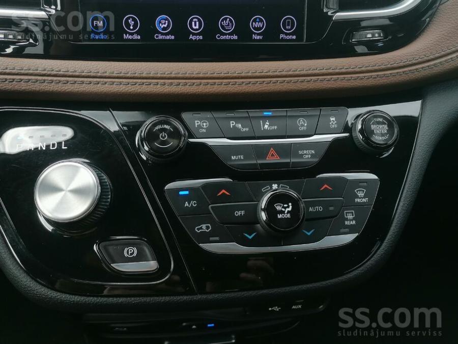 Grey Chrysler Pacifica 2019 in Valmiera, with an engine capacity of 3.60 L and mileage of 92 thousand km for 28450 €, photo 23 on AUTOMOTO.COM.LV