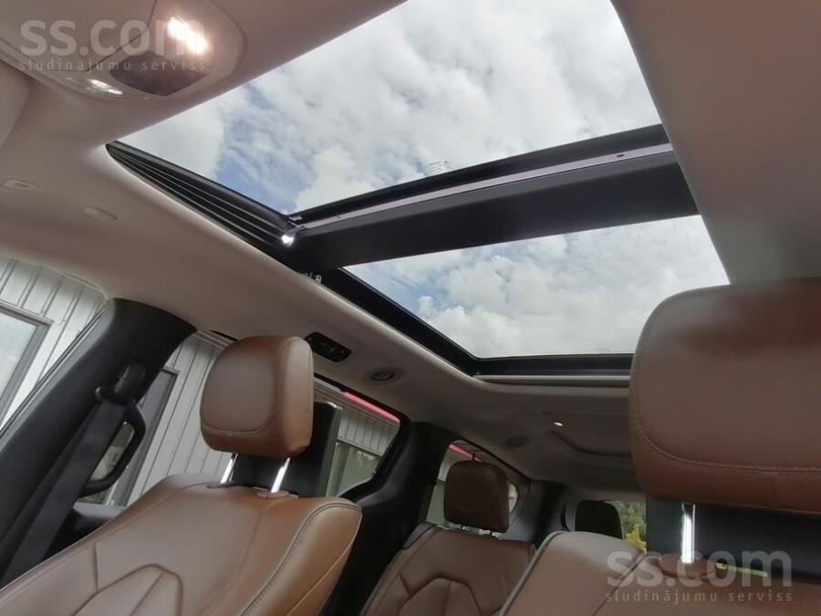 Grey Chrysler Pacifica 2019 in Valmiera, with an engine capacity of 3.60 L and mileage of 92 thousand km for 28450 €, photo 28 on AUTOMOTO.COM.LV