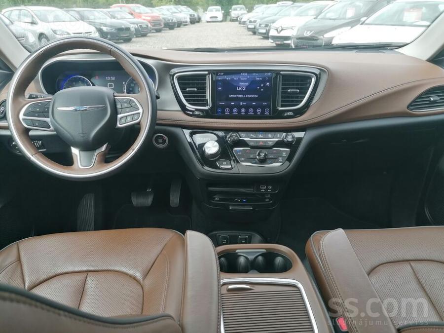 Grey Chrysler Pacifica 2019 in Valmiera, with an engine capacity of 3.60 L and mileage of 92 thousand km for 28450 €, photo 29 on AUTOMOTO.COM.LV