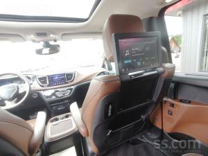 Grey Chrysler Pacifica 2019 in Valmiera, with an engine capacity of 3.60 L and mileage of 92 thousand km for 28450 €, photo 30 on AUTOMOTO.COM.LV
