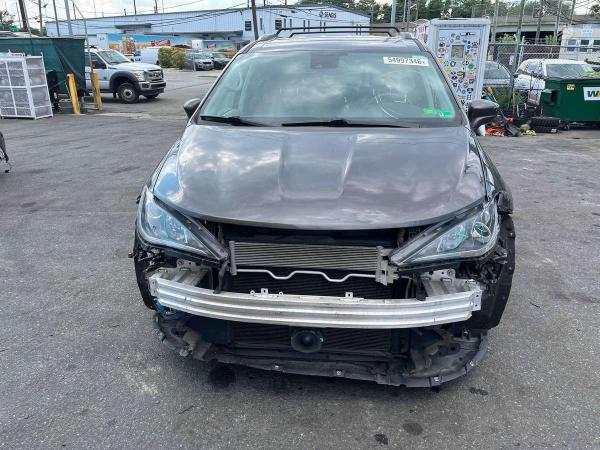 Grey Chrysler Pacifica 2019 in Panevezys, with an engine capacity of 3.60 L and mileage of 134 thousand km for 11700 €, photo 4 on AUTOMOTO.COM.LV