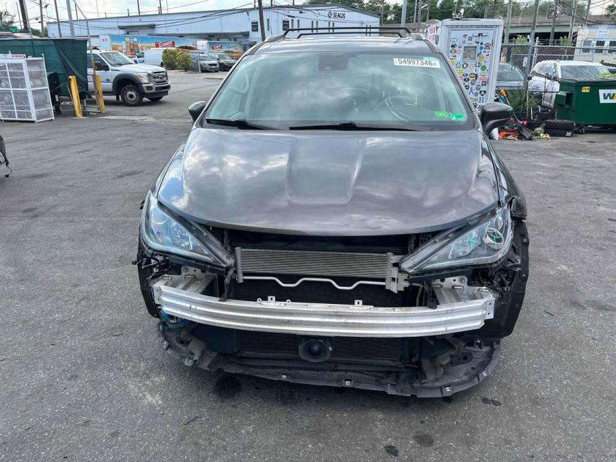 Pelēks Chrysler Pacifica 2019 Panevēža, ar dzinēja tilpumu 3.60 L un nobraukumu 134 tūkst. km par 11700 €, foto 5 vietnē AUTOMOTO.COM.LV