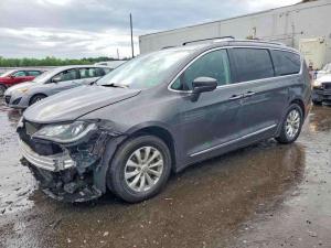 Pelēks Chrysler Pacifica 2019 Panevēža, ar dzinēja tilpumu 3.60 L un nobraukumu 134 tūkst. km par 11700 €, foto 8 vietnē AUTOMOTO.COM.LV