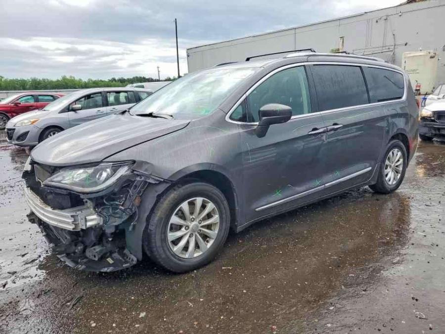 Pelēks Chrysler Pacifica 2019 Panevēža, ar dzinēja tilpumu 3.60 L un nobraukumu 134 tūkst. km par 11700 €, foto 8 vietnē AUTOMOTO.COM.LV