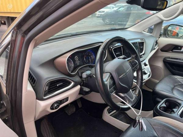 Grey Chrysler Pacifica 2019 in Panevezys, with an engine capacity of 3.60 L and mileage of 134 thousand km for 11700 €, photo 9 on AUTOMOTO.COM.LV