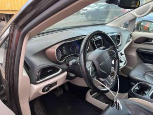 Pelēks Chrysler Pacifica 2019 Panevēža, ar dzinēja tilpumu 3.60 L un nobraukumu 134 tūkst. km par 11700 €, foto 10 vietnē AUTOMOTO.COM.LV