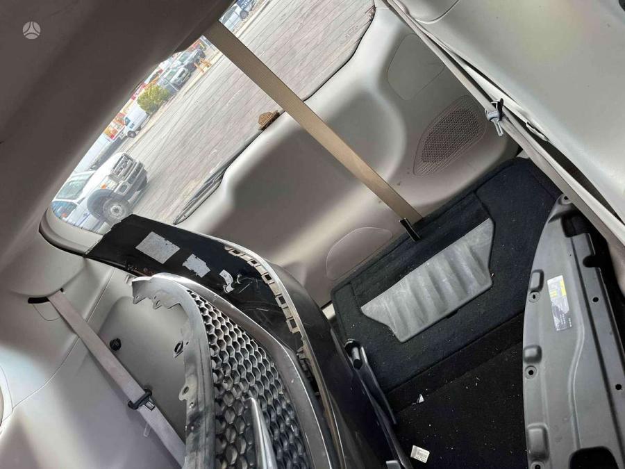 Pelēks Chrysler Pacifica 2019 Panevēža, ar dzinēja tilpumu 3.60 L un nobraukumu 134 tūkst. km par 11700 €, foto 12 vietnē AUTOMOTO.COM.LV
