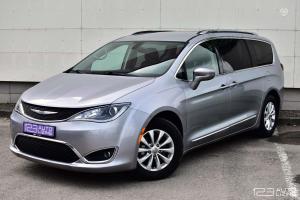 Pelēks Chrysler Pacifica 2019 Kretinga, ar dzinēja tilpumu 3.60 L un nobraukumu 171 tūkst. km par 15500 €, foto  vietnē AUTOMOTO.COM.LV