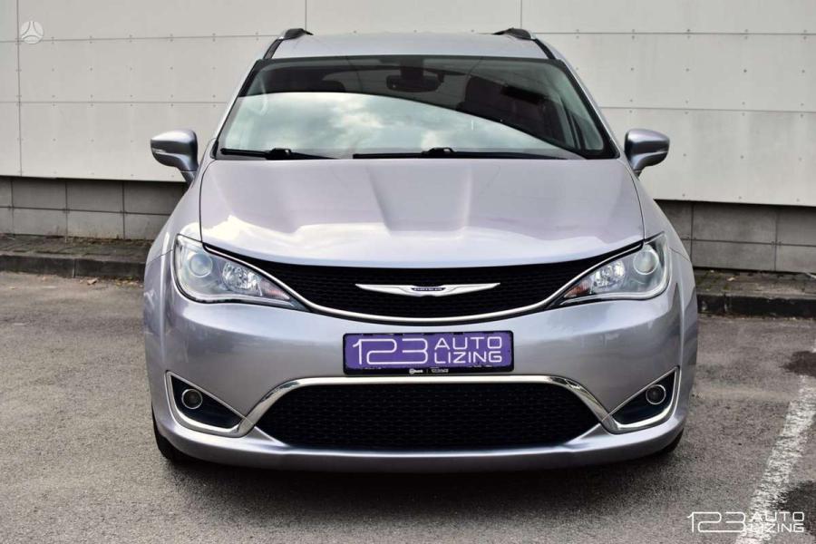 Grey Chrysler Pacifica 2019 in Kretinga, with an engine capacity of 3.60 L and mileage of 171 thousand km for 15500 €, photo 4 on AUTOMOTO.COM.LV
