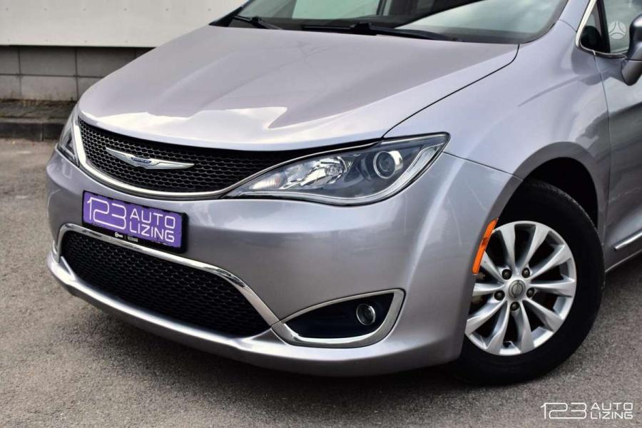 Grey Chrysler Pacifica 2019 in Kretinga, with an engine capacity of 3.60 L and mileage of 171 thousand km for 15500 €, photo 5 on AUTOMOTO.COM.LV