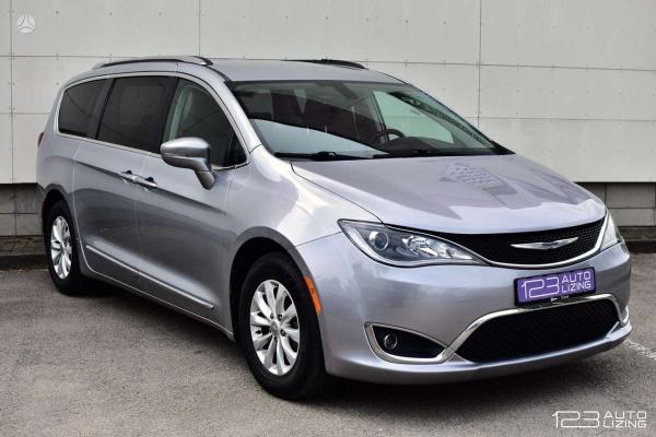 Grey Chrysler Pacifica 2019 in Kretinga, with an engine capacity of 3.60 L and mileage of 171 thousand km for 15500 €, photo 5 on AUTOMOTO.COM.LV