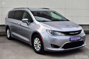 Grey Chrysler Pacifica 2019 in Kretinga, with an engine capacity of 3.60 L and mileage of 171 thousand km for 15500 €, photo 6 on AUTOMOTO.COM.LV