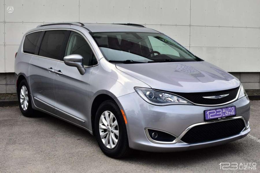 Grey Chrysler Pacifica 2019 in Kretinga, with an engine capacity of 3.60 L and mileage of 171 thousand km for 15500 €, photo 6 on AUTOMOTO.COM.LV