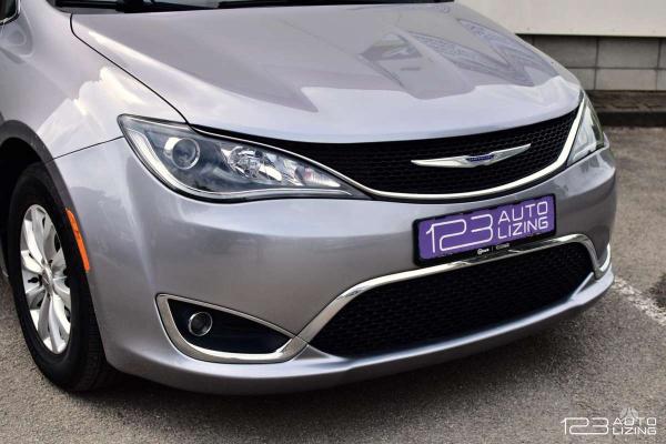 Grey Chrysler Pacifica 2019 in Kretinga, with an engine capacity of 3.60 L and mileage of 171 thousand km for 15500 €, photo 6 on AUTOMOTO.COM.LV