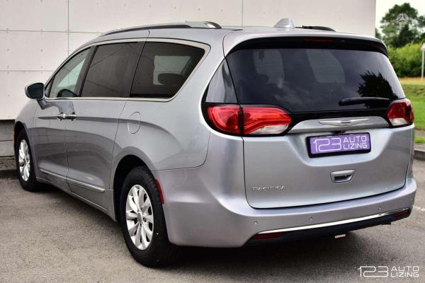 Grey Chrysler Pacifica 2019 in Kretinga, with an engine capacity of 3.60 L and mileage of 171 thousand km for 15500 €, photo 7 on AUTOMOTO.COM.LV