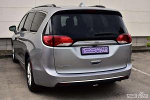 Grey Chrysler Pacifica 2019 in Kretinga, with an engine capacity of 3.60 L and mileage of 171 thousand km for 15500 €, photo 9 on AUTOMOTO.COM.LV