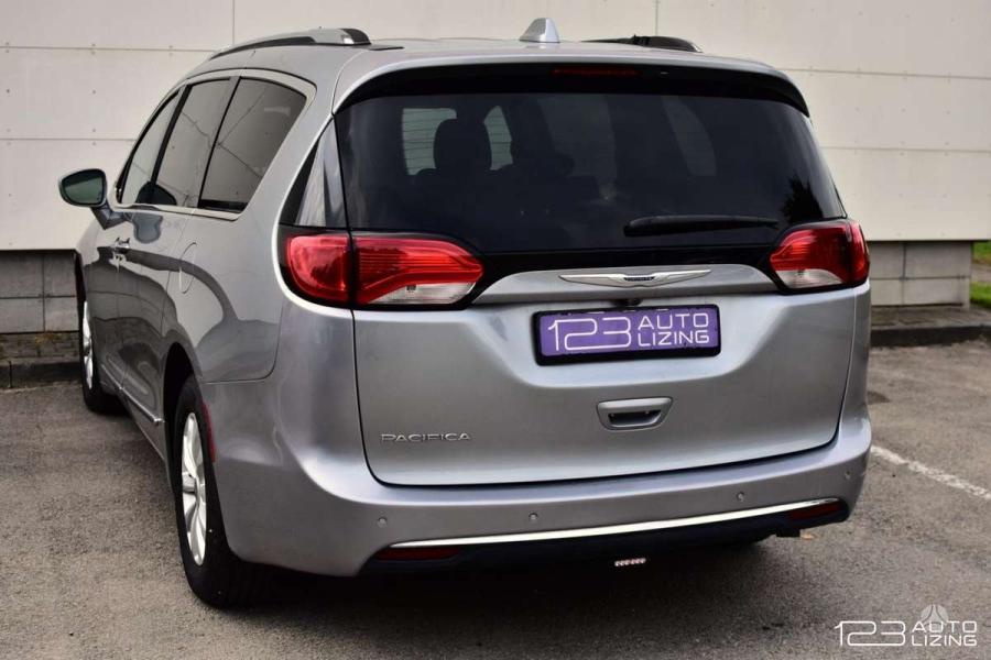 Grey Chrysler Pacifica 2019 in Kretinga, with an engine capacity of 3.60 L and mileage of 171 thousand km for 15500 €, photo 9 on AUTOMOTO.COM.LV