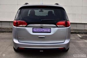 Grey Chrysler Pacifica 2019 in Kretinga, with an engine capacity of 3.60 L and mileage of 171 thousand km for 15500 €, photo 10 on AUTOMOTO.COM.LV