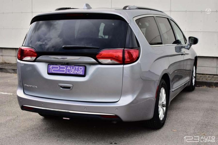 Grey Chrysler Pacifica 2019 in Kretinga, with an engine capacity of 3.60 L and mileage of 171 thousand km for 15500 €, photo 11 on AUTOMOTO.COM.LV