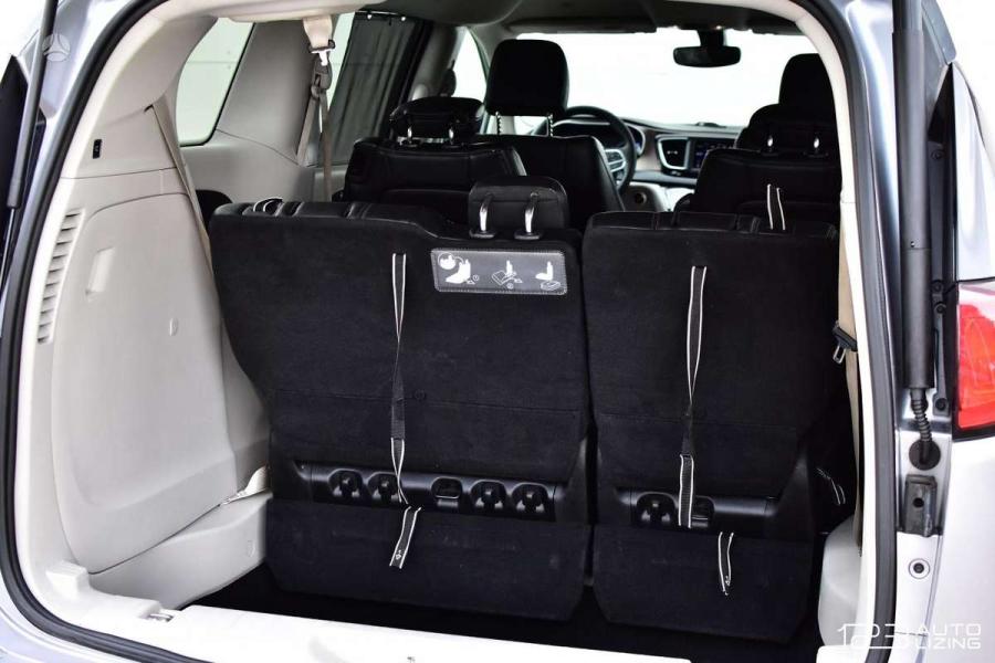 Grey Chrysler Pacifica 2019 in Kretinga, with an engine capacity of 3.60 L and mileage of 171 thousand km for 15500 €, photo 12 on AUTOMOTO.COM.LV