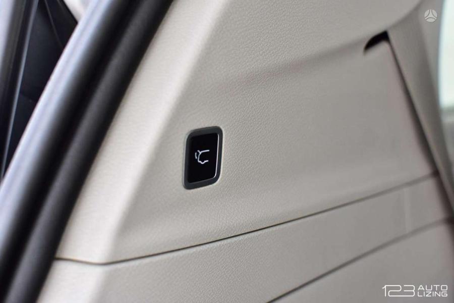 Grey Chrysler Pacifica 2019 in Kretinga, with an engine capacity of 3.60 L and mileage of 171 thousand km for 15500 €, photo 13 on AUTOMOTO.COM.LV