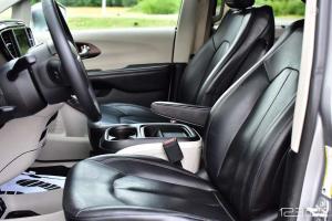 Grey Chrysler Pacifica 2019 in Kretinga, with an engine capacity of 3.60 L and mileage of 171 thousand km for 15500 €, photo 16 on AUTOMOTO.COM.LV