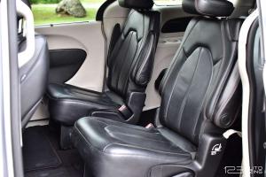 Grey Chrysler Pacifica 2019 in Kretinga, with an engine capacity of 3.60 L and mileage of 171 thousand km for 15500 €, photo 17 on AUTOMOTO.COM.LV
