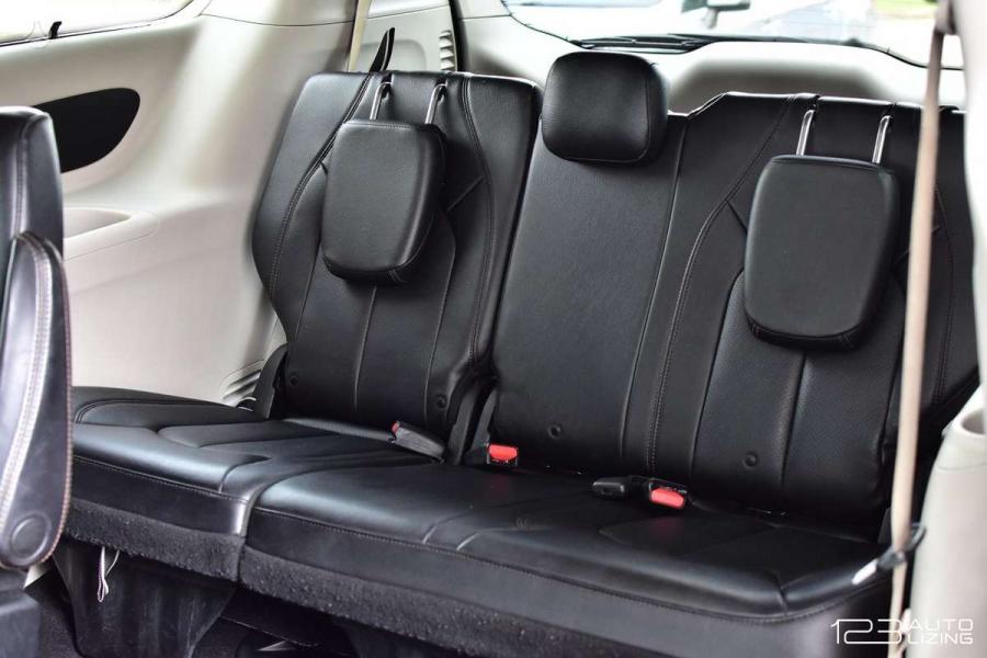 Grey Chrysler Pacifica 2019 in Kretinga, with an engine capacity of 3.60 L and mileage of 171 thousand km for 15500 €, photo 18 on AUTOMOTO.COM.LV