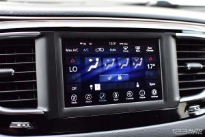 Grey Chrysler Pacifica 2019 in Kretinga, with an engine capacity of 3.60 L and mileage of 171 thousand km for 15500 €, photo 23 on AUTOMOTO.COM.LV