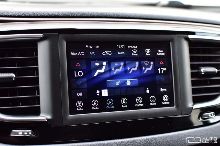 Grey Chrysler Pacifica 2019 in Kretinga, with an engine capacity of 3.60 L and mileage of 171 thousand km for 15500 €, photo 23 on AUTOMOTO.COM.LV