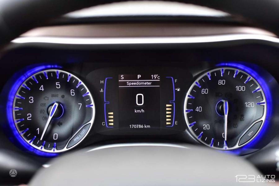 Grey Chrysler Pacifica 2019 in Kretinga, with an engine capacity of 3.60 L and mileage of 171 thousand km for 15500 €, photo 25 on AUTOMOTO.COM.LV