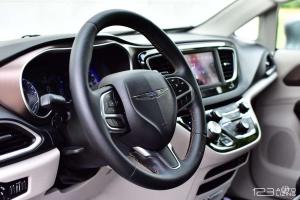Grey Chrysler Pacifica 2019 in Kretinga, with an engine capacity of 3.60 L and mileage of 171 thousand km for 15500 €, photo 27 on AUTOMOTO.COM.LV