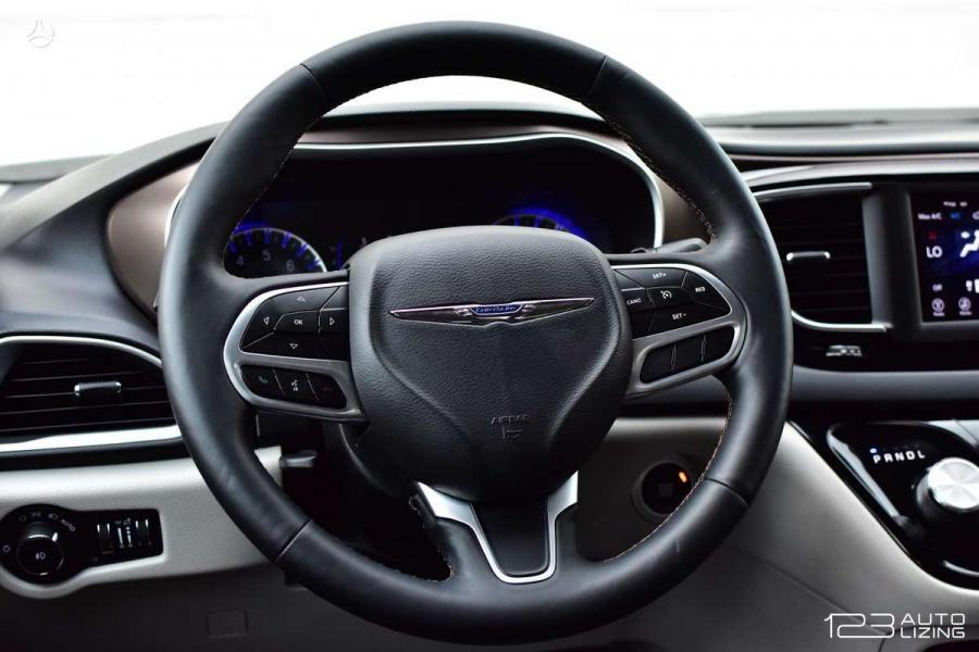 Grey Chrysler Pacifica 2019 in Kretinga, with an engine capacity of 3.60 L and mileage of 171 thousand km for 15500 €, photo 28 on AUTOMOTO.COM.LV