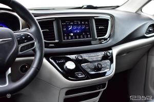 Grey Chrysler Pacifica 2019 in Kretinga, with an engine capacity of 3.60 L and mileage of 171 thousand km for 15500 €, photo 29 on AUTOMOTO.COM.LV