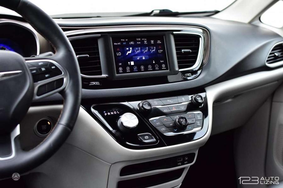 Grey Chrysler Pacifica 2019 in Kretinga, with an engine capacity of 3.60 L and mileage of 171 thousand km for 15500 €, photo 29 on AUTOMOTO.COM.LV