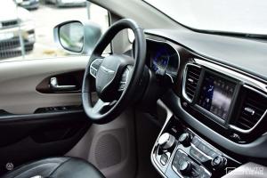 Grey Chrysler Pacifica 2019 in Kretinga, with an engine capacity of 3.60 L and mileage of 171 thousand km for 15500 €, photo 30 on AUTOMOTO.COM.LV