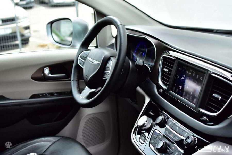 Grey Chrysler Pacifica 2019 in Kretinga, with an engine capacity of 3.60 L and mileage of 171 thousand km for 15500 €, photo 30 on AUTOMOTO.COM.LV