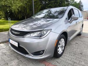 Grey Chrysler Pacifica 2019 in Siauliai, with an engine capacity of 3.61 L and mileage of 239 thousand km for 8500 €, photo 3 on AUTOMOTO.COM.LV