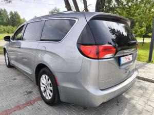 Grey Chrysler Pacifica 2019 in Siauliai, with an engine capacity of 3.61 L and mileage of 239 thousand km for 8500 €, photo 5 on AUTOMOTO.COM.LV