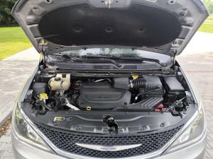 Grey Chrysler Pacifica 2019 in Siauliai, with an engine capacity of 3.61 L and mileage of 239 thousand km for 8500 €, photo 9 on AUTOMOTO.COM.LV