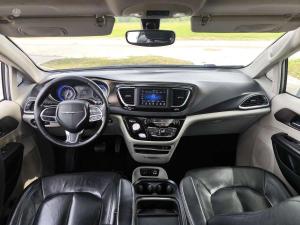 Grey Chrysler Pacifica 2019 in Siauliai, with an engine capacity of 3.61 L and mileage of 239 thousand km for 8500 €, photo 14 on AUTOMOTO.COM.LV
