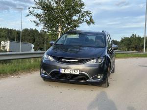 Pelēks Chrysler Pacifica 2019 Viļņa, ar dzinēja tilpumu 3.60 L un nobraukumu 211 tūkst. km par 17490 €, foto  vietnē AUTOMOTO.COM.LV