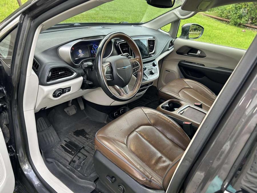 Pelēks Chrysler Pacifica 2019 Viļņa, ar dzinēja tilpumu 3.60 L un nobraukumu 211 tūkst. km par 17490 €, foto 9 vietnē AUTOMOTO.COM.LV