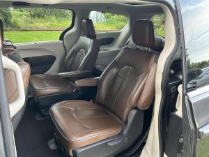 Pelēks Chrysler Pacifica 2019 Viļņa, ar dzinēja tilpumu 3.60 L un nobraukumu 211 tūkst. km par 17490 €, foto 10 vietnē AUTOMOTO.COM.LV