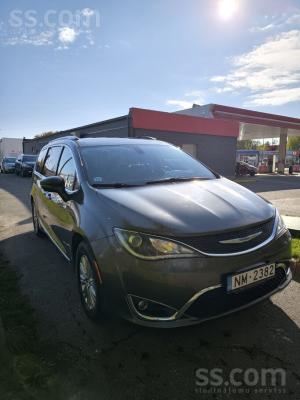 Pelēks Chrysler Pacifica 2019 Rīga, ar dzinēja tilpumu 3.60 L un nobraukumu 170 tūkst. km par 16900 €, foto 4 vietnē AUTOMOTO.COM.LV